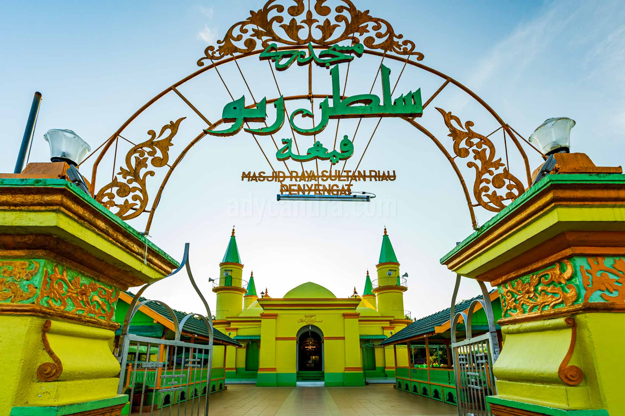 Penyengat Mosque: Legacy of Malay Islamic Architecture - Hikayat Foto